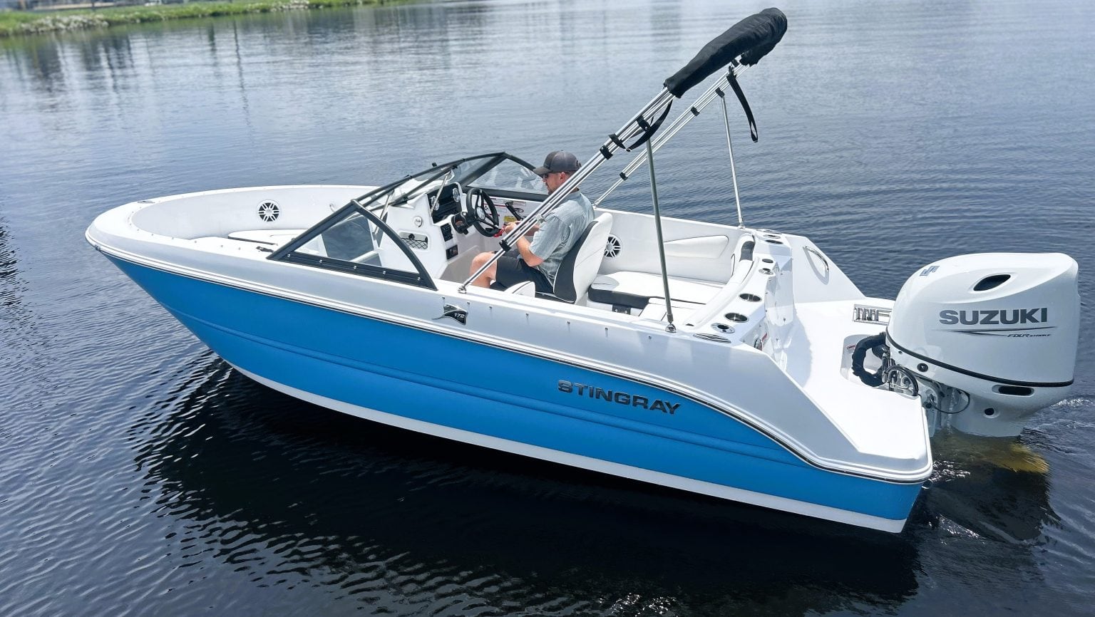 172DC Dual Console - Stingray Boats